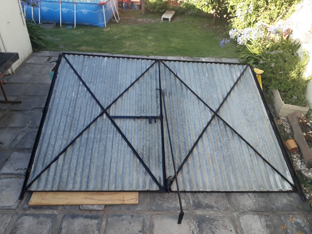 PORTON DE CHAPA CON ESTRUCTURA - Tandil - Región 20