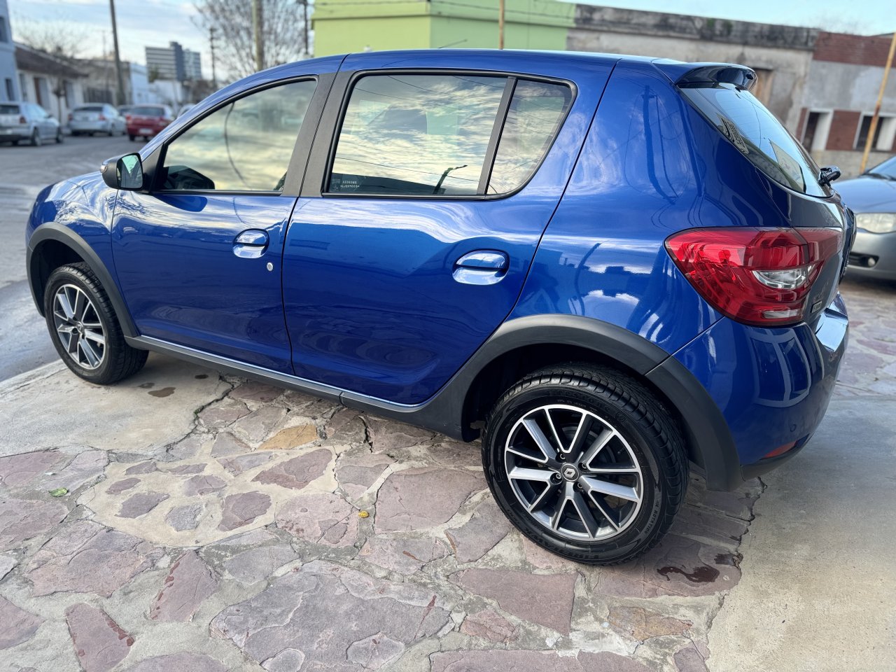 Renault Sandero Sandero Ii 1.6 16v Intens Cvt L19 - Azul - Región 20